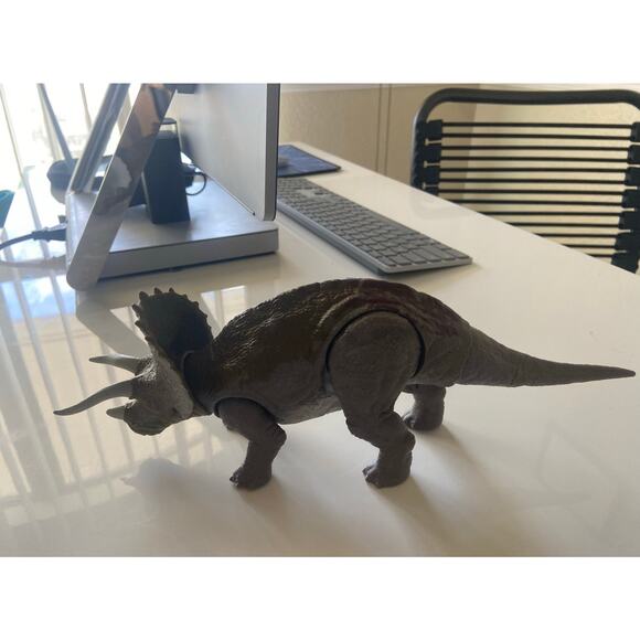 Mattel | Toys | 28 Mattel Jurassic World Primal Attack Triceratops Gray ...